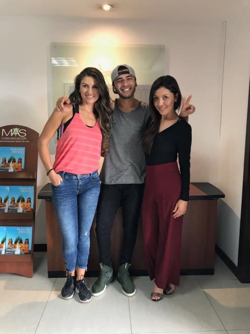Helian Evans visitó la cabina de Vamos - FM Mundo
