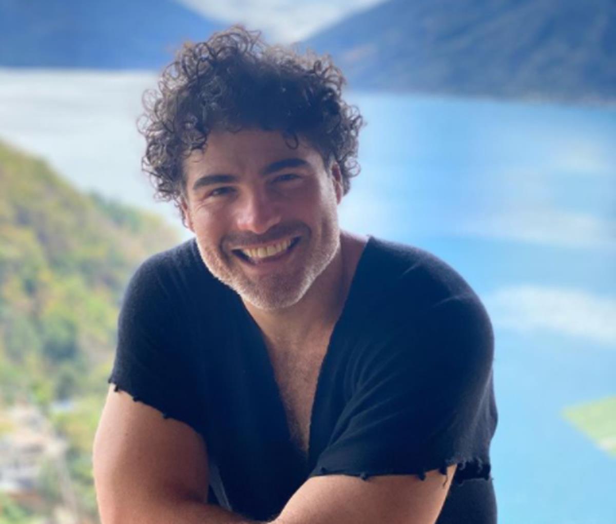 Roberto Manrique, el actor que propone la reinvención y la felicidad ...
