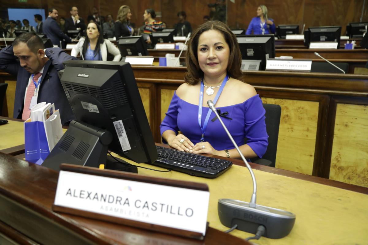 Alexandra Castillo, vocal del CAL, solicitó un reporte de los sueldos ...