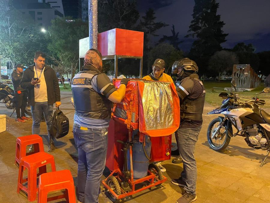 Alerta en Quito por comida contaminada con heces fecales, salmonella y ...