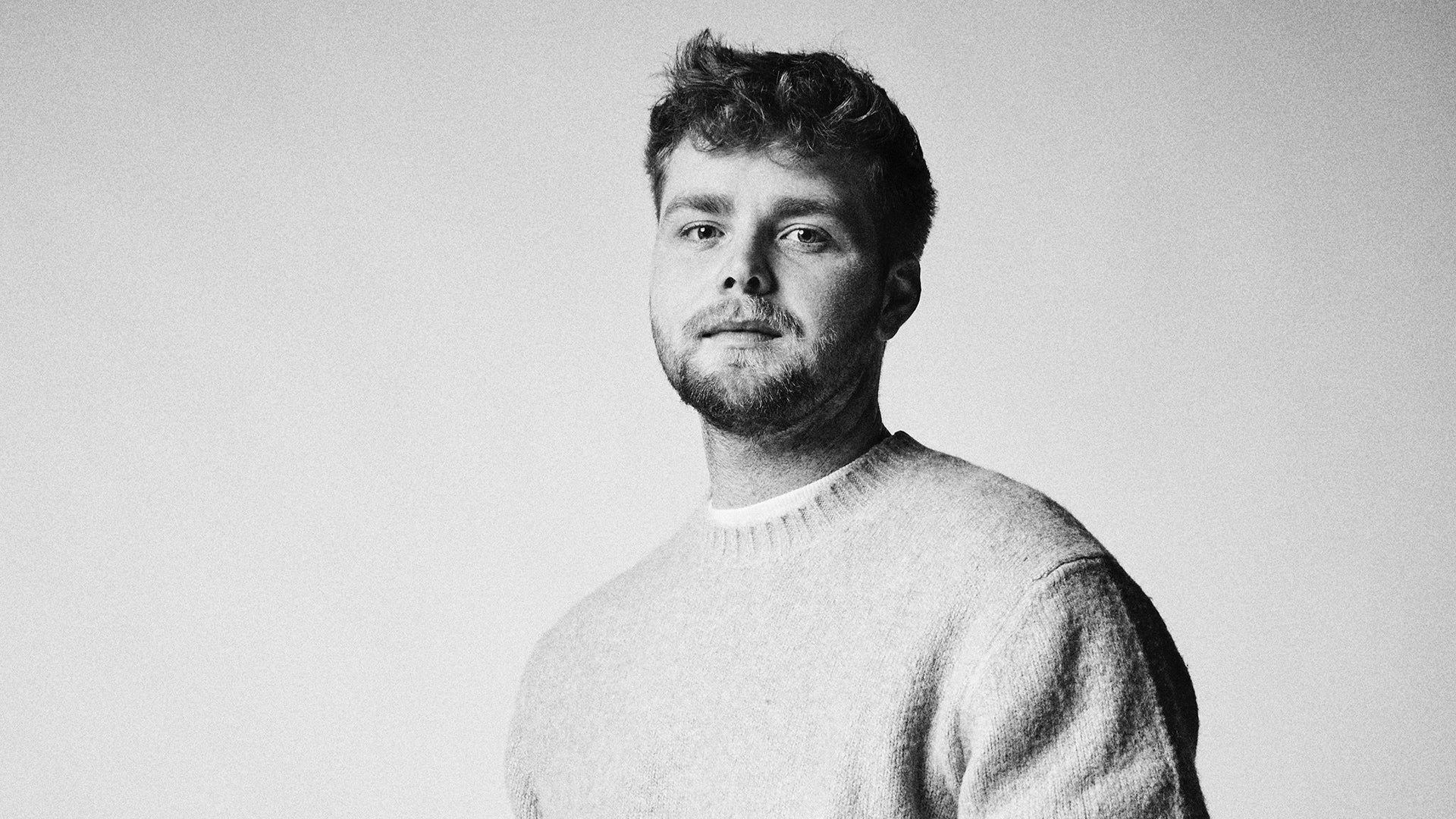 Alex Warren se corona como Mejor Artista Nuevo en los VMAs 2025 - FM Mundo
