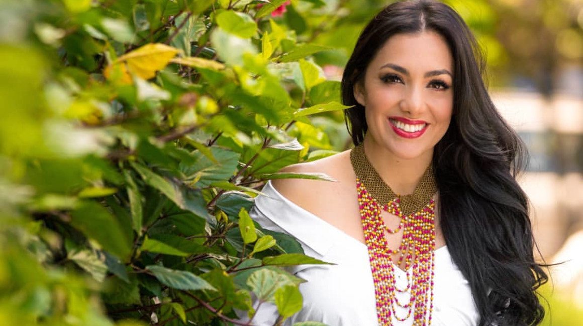 Pamela Cortés: Tres Décadas de Pasión y Música - FM Mundo