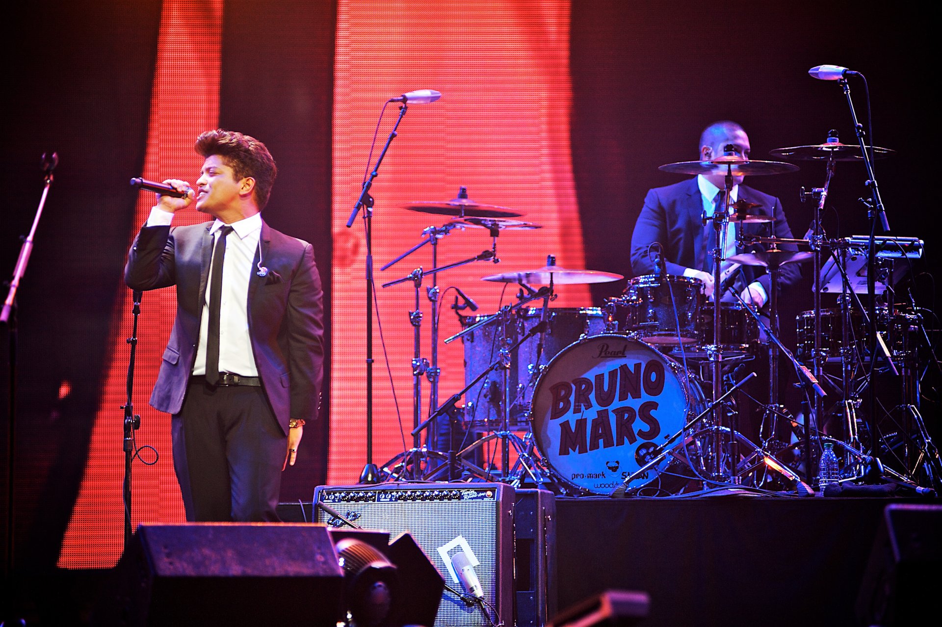 Bruno Mars logra su décimo número uno y primer debut en el Hot 100 de ...