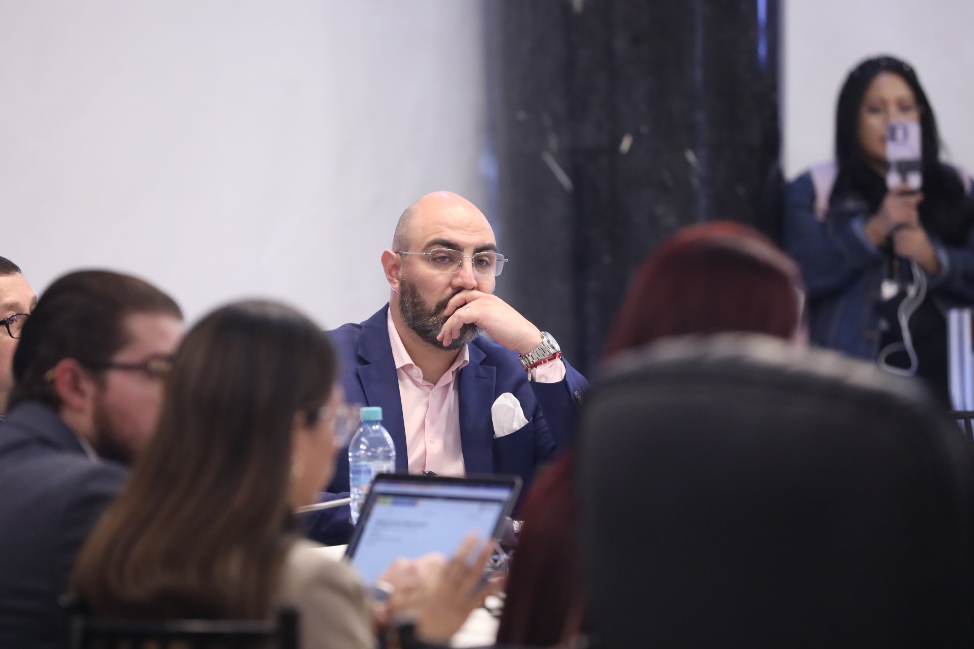 Renuncia de Mario Godoy deja "mucho que desear" en un momento "crítico ...
