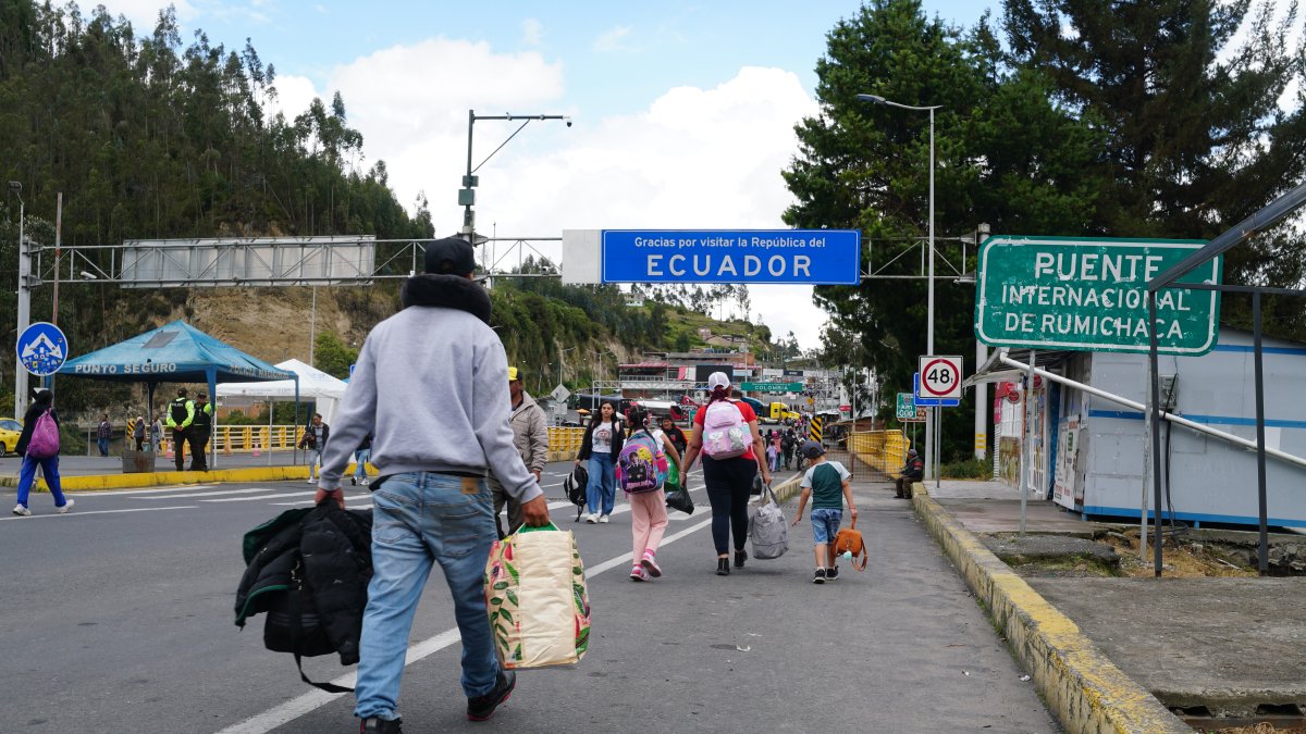 Guerra comercial: Agentes aduaneros de Tulcán insisten en reunirse con ...
